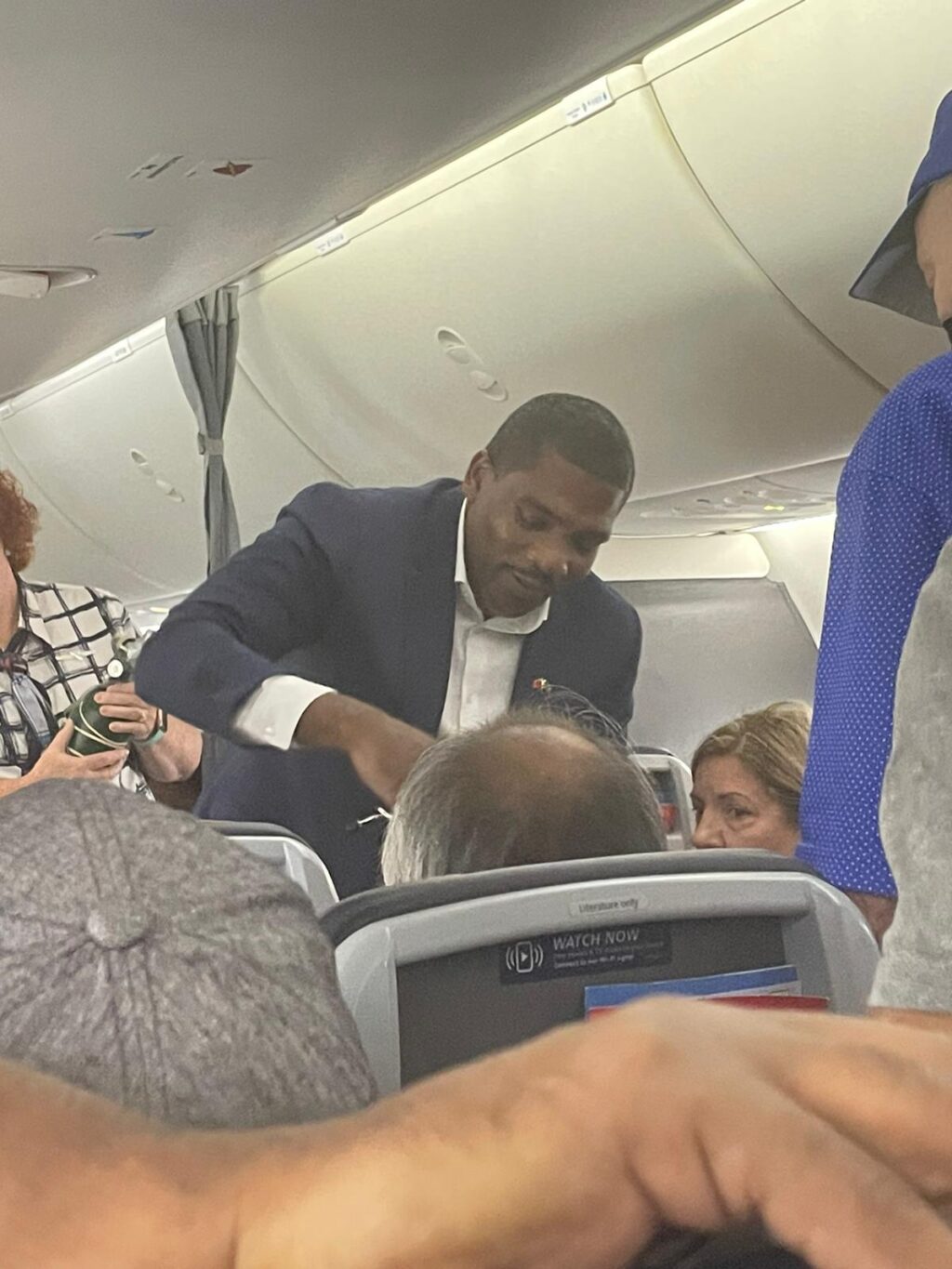BREAKING NEWS…Prime Minister saves passenger on US to SK flight ...